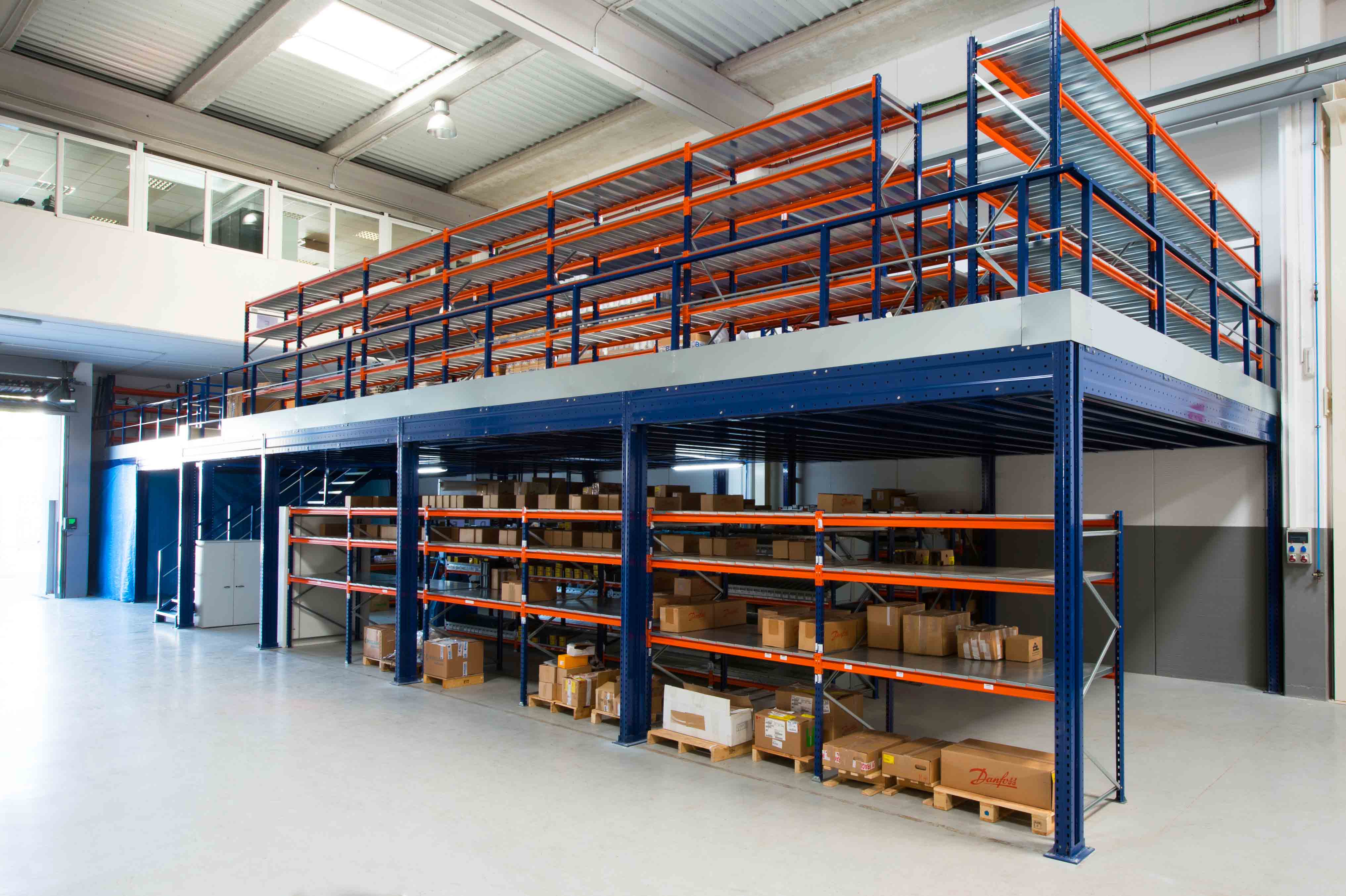 Estanterías Récord | Ampliar la superficie de almacenaje